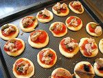 Minis pizzas - La recette facile par Toqués 2 Cuisine