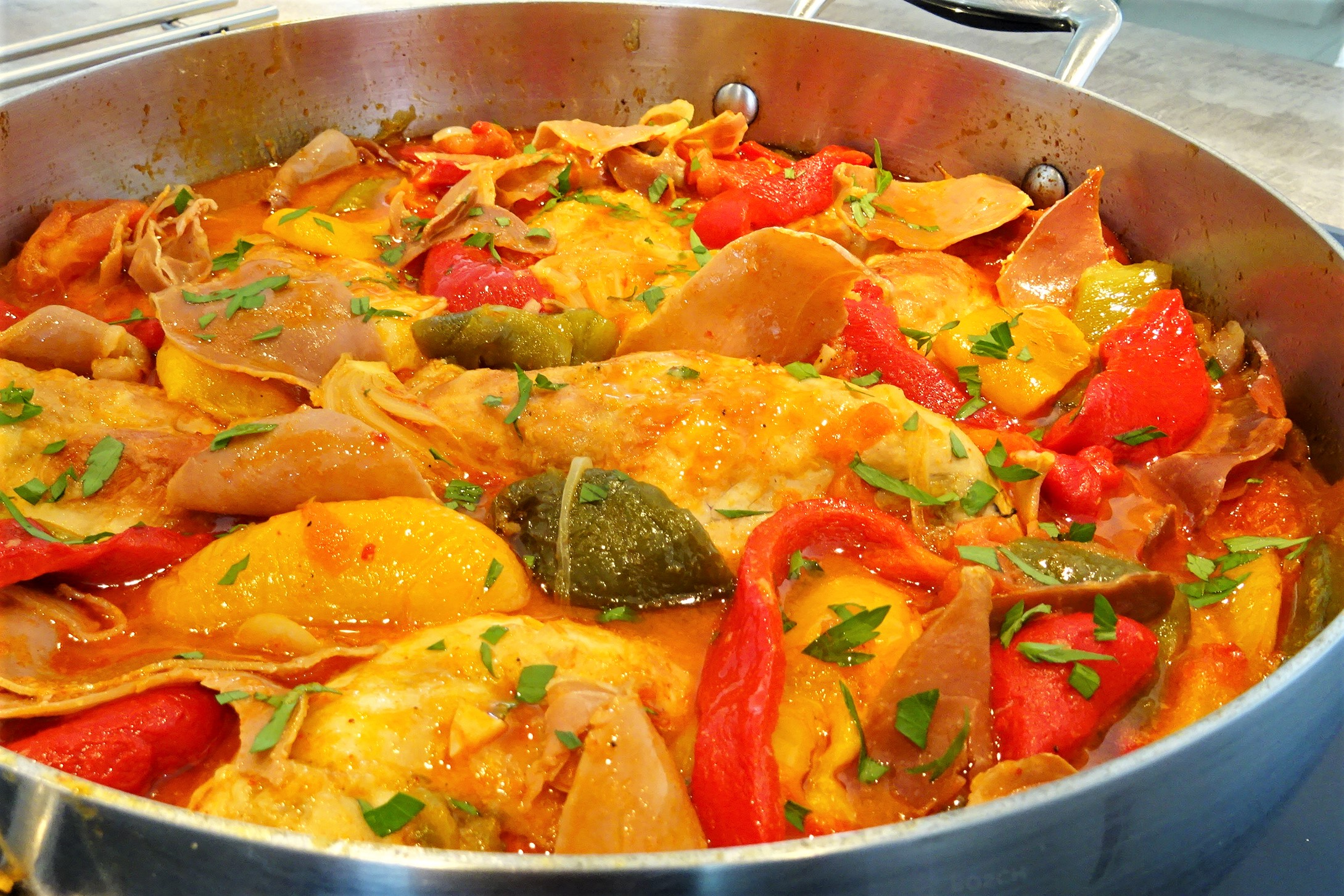 Lapin basquaise - La recette facile par Toqués 2 Cuisine