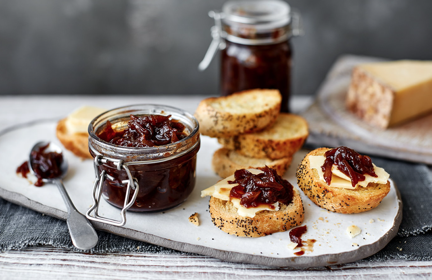 Comment faire caraméliser des oignons - La recette facile par Toqués 2 ...
